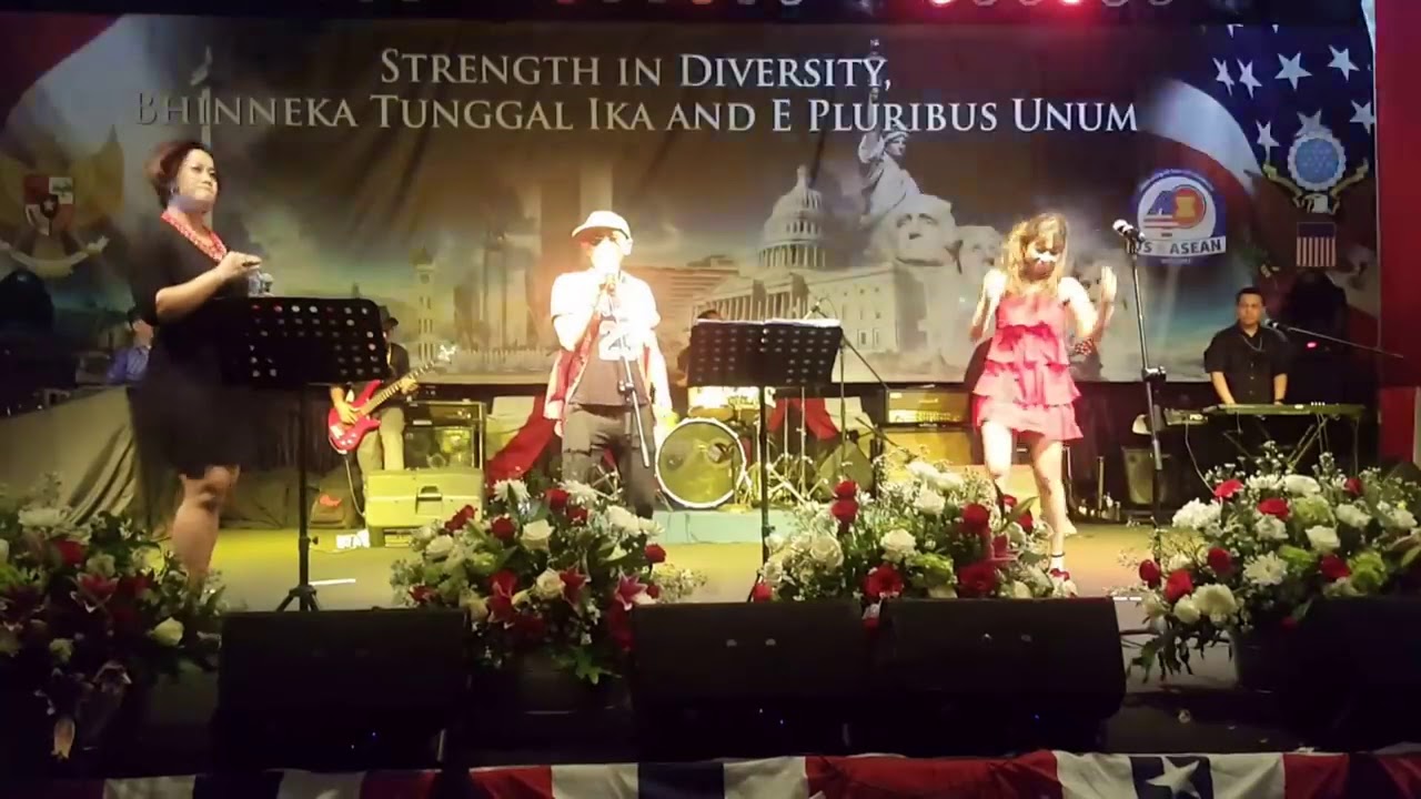 The Freeze band performing Mr.Brightside - YouTube