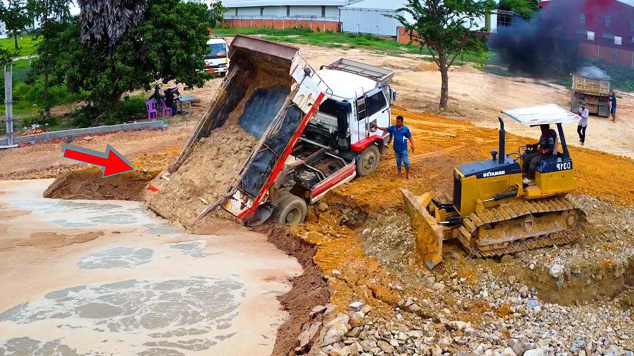 So Scary Machinery!! Transforming a Landfill Dump Truck 5 Ton Driving ...