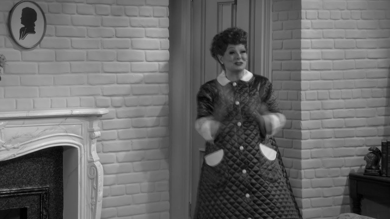 McCormack praises Messing as Lucille Ball - YouTube