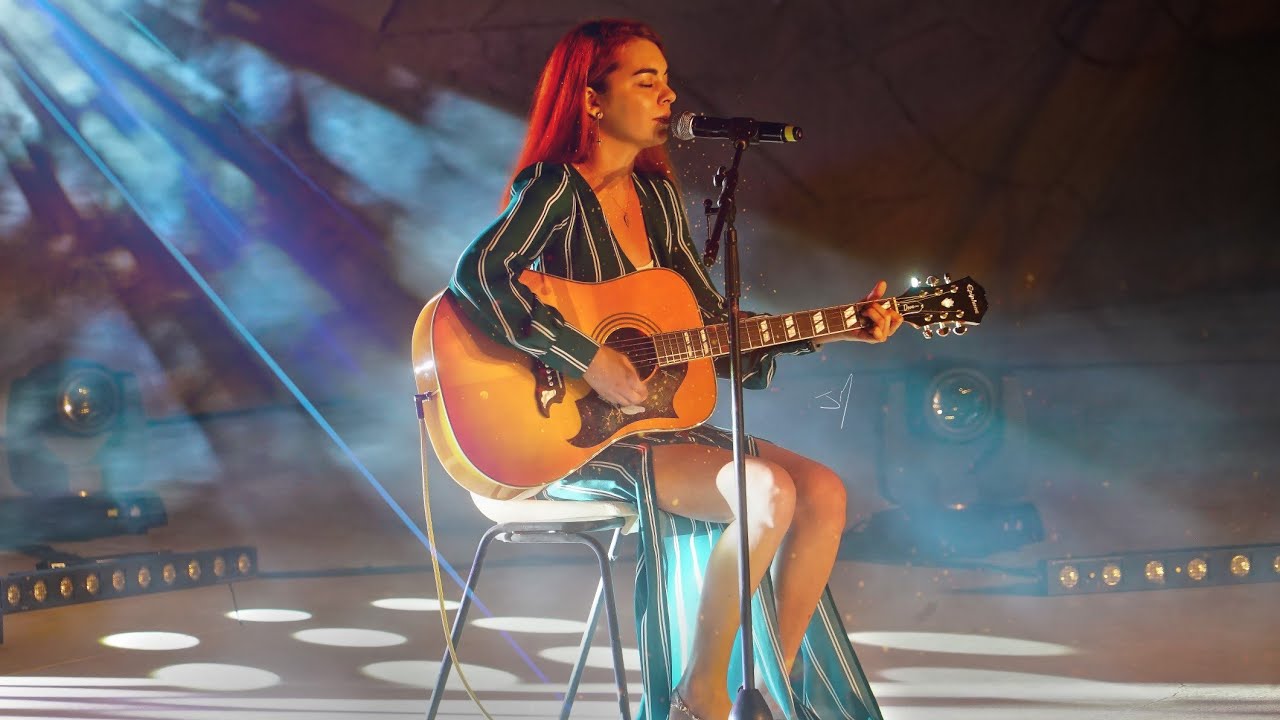 Charly James - Love The Way (live version) - YouTube