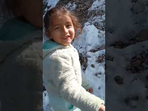 trisha verma dekhiye lokhandi ki barf #showfall#hills #lokhandi # ...