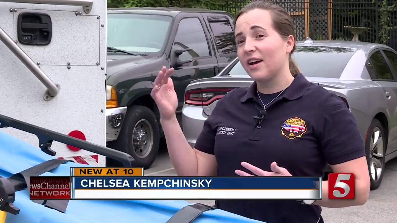 Stretcher Helps EMTs Lift Obese Patients - YouTube