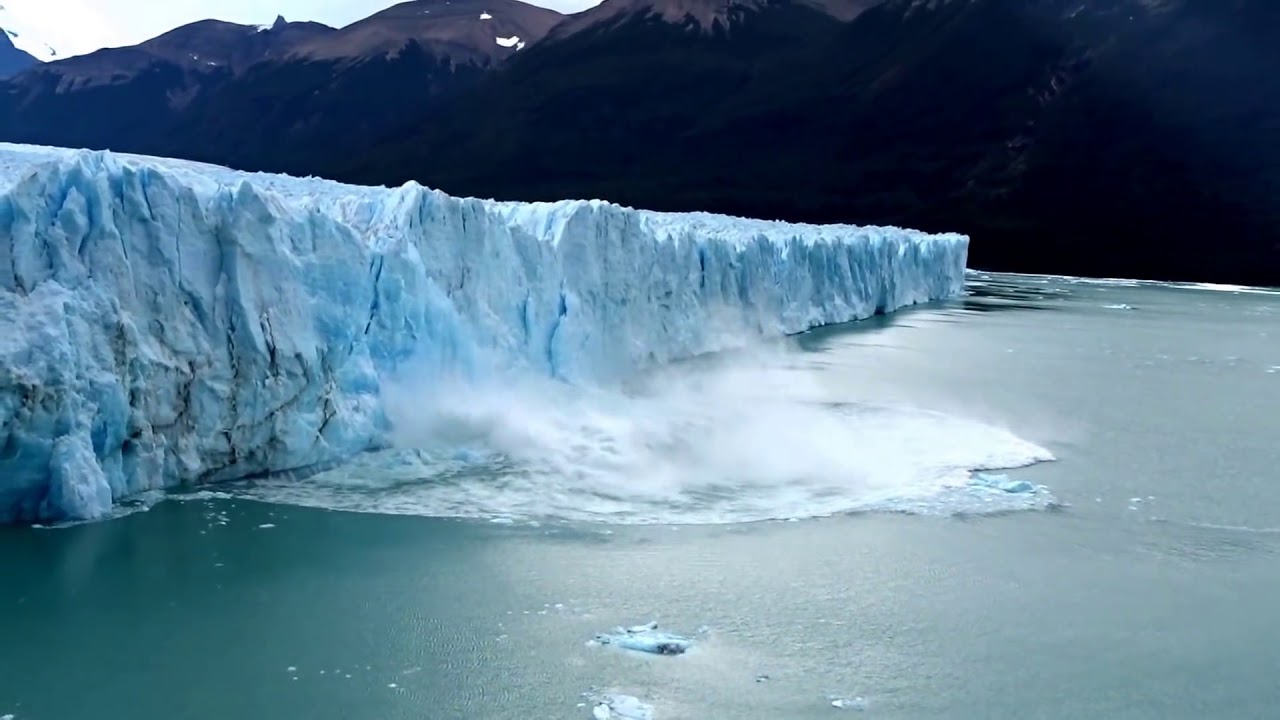 Massive wall of ice falls from glacier - YouTube