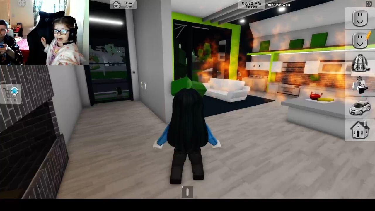 @Roblox. The house is on fire - YouTube