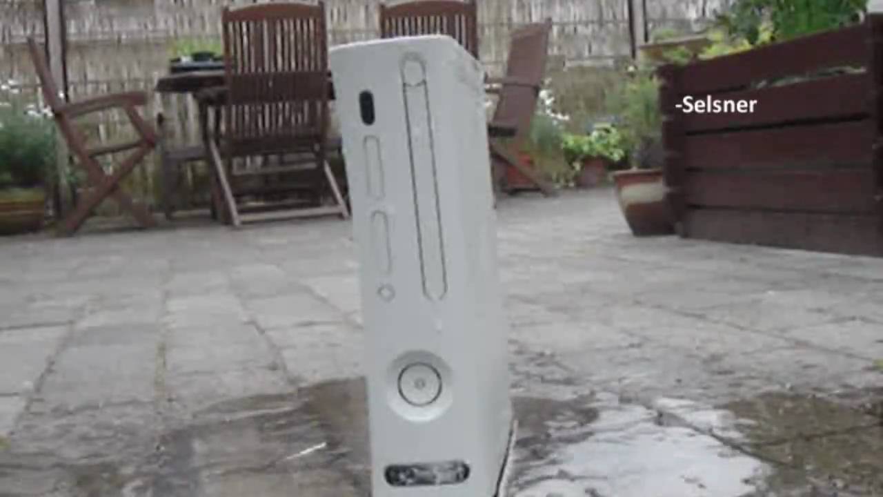 Me Smashing My XBOX 360 - YouTube