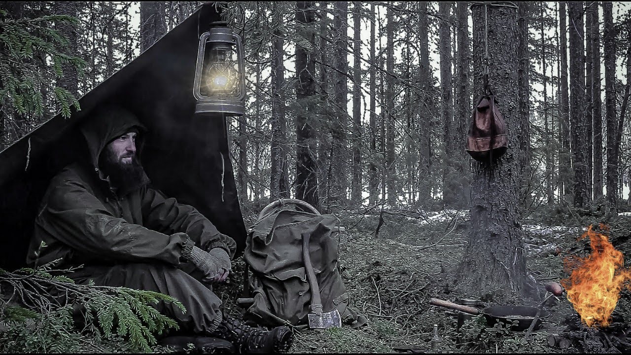 WILD CAMPING on a SWAMP • TARP SHELTER • CAMPFIRE COOKING - YouTube