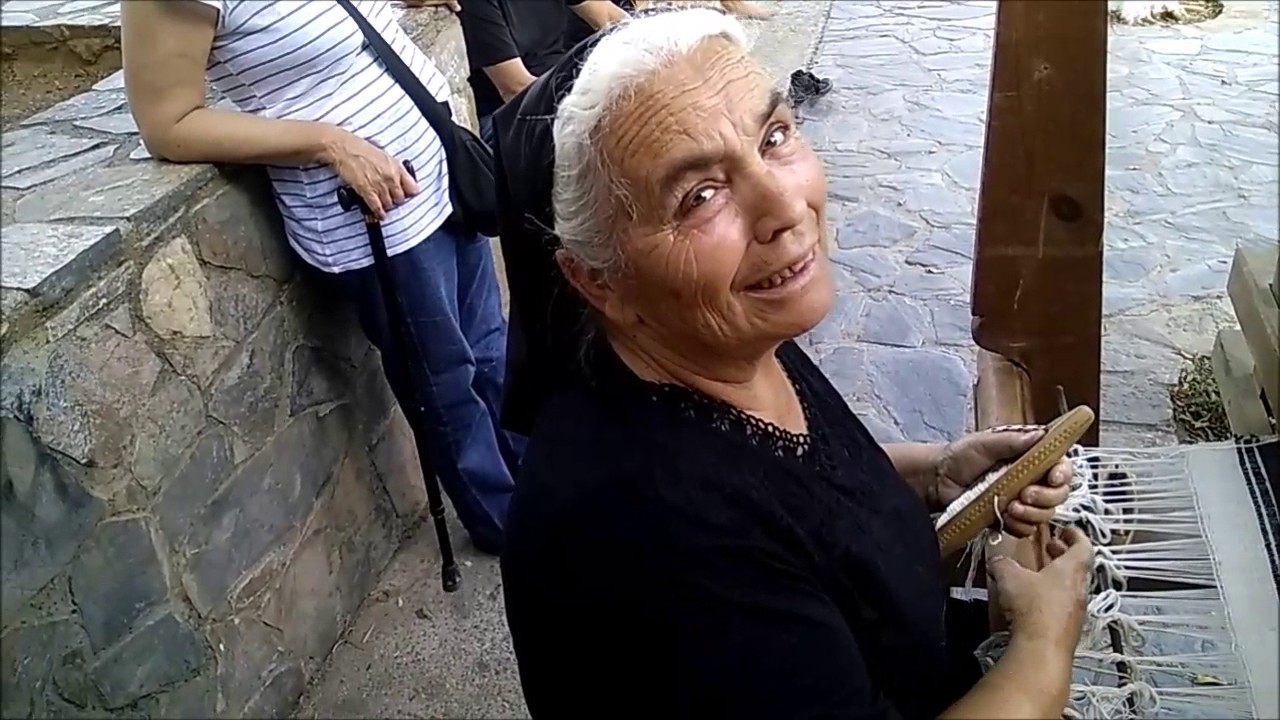 Ο παραδοσιακός αργαλειός του Κρούστα - YouTube