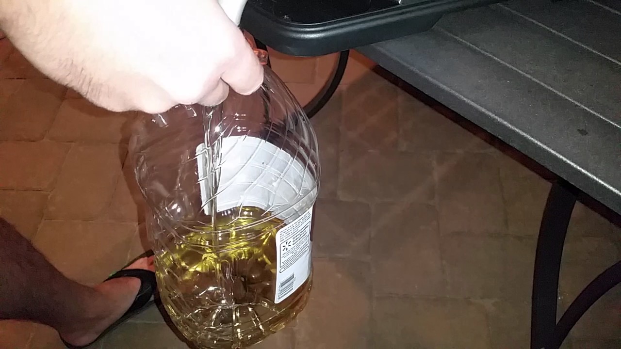 Draining the lizard on the Butterball 14lb Turkey Fryer - YouTube