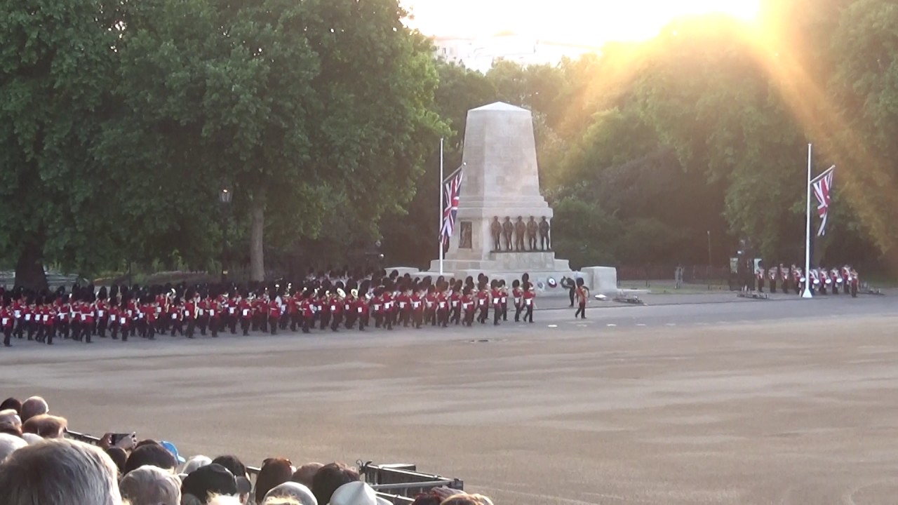 Massed Bands of the Guards marching on the square - YouTube