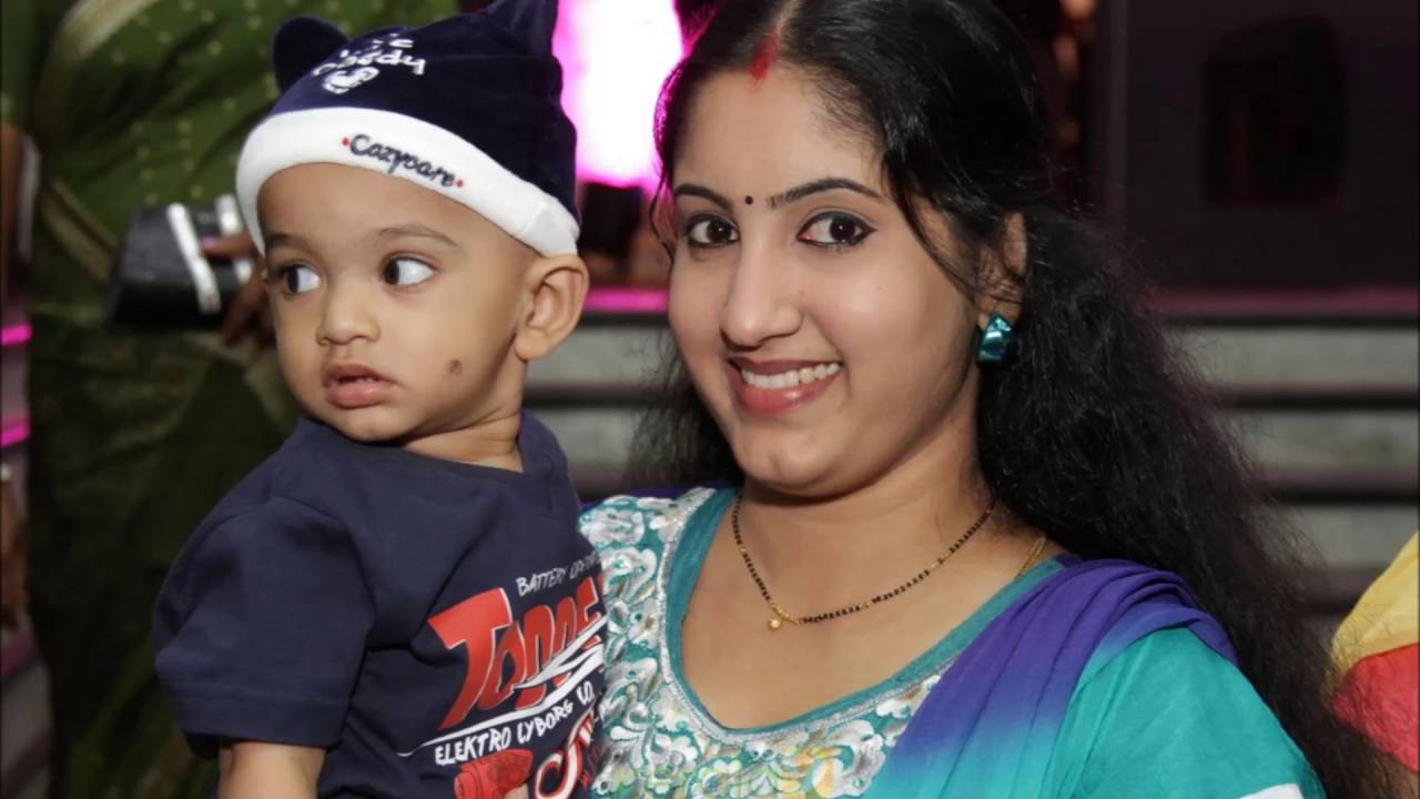 "Rathrimazha" serial actress Sreekala with family - YouTube
