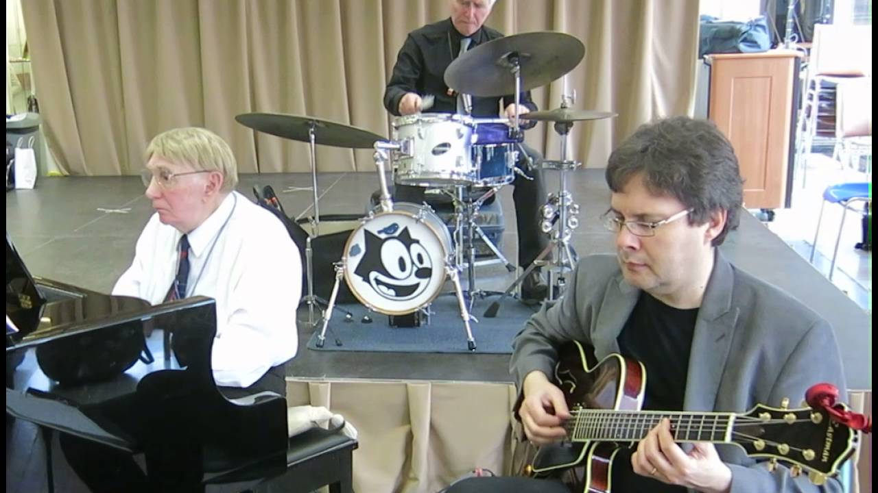 BEST JAZZ GUITAR - Reg Schwager with the George Marton Trio - Corcovado ...