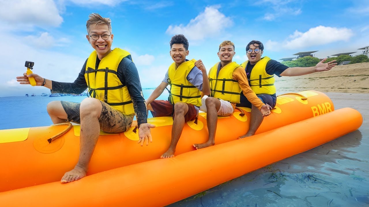 PERAHU PISANG BIKIN PUSING!! PERTAMA KALI NAIK BANANA BOAT!! - YouTube