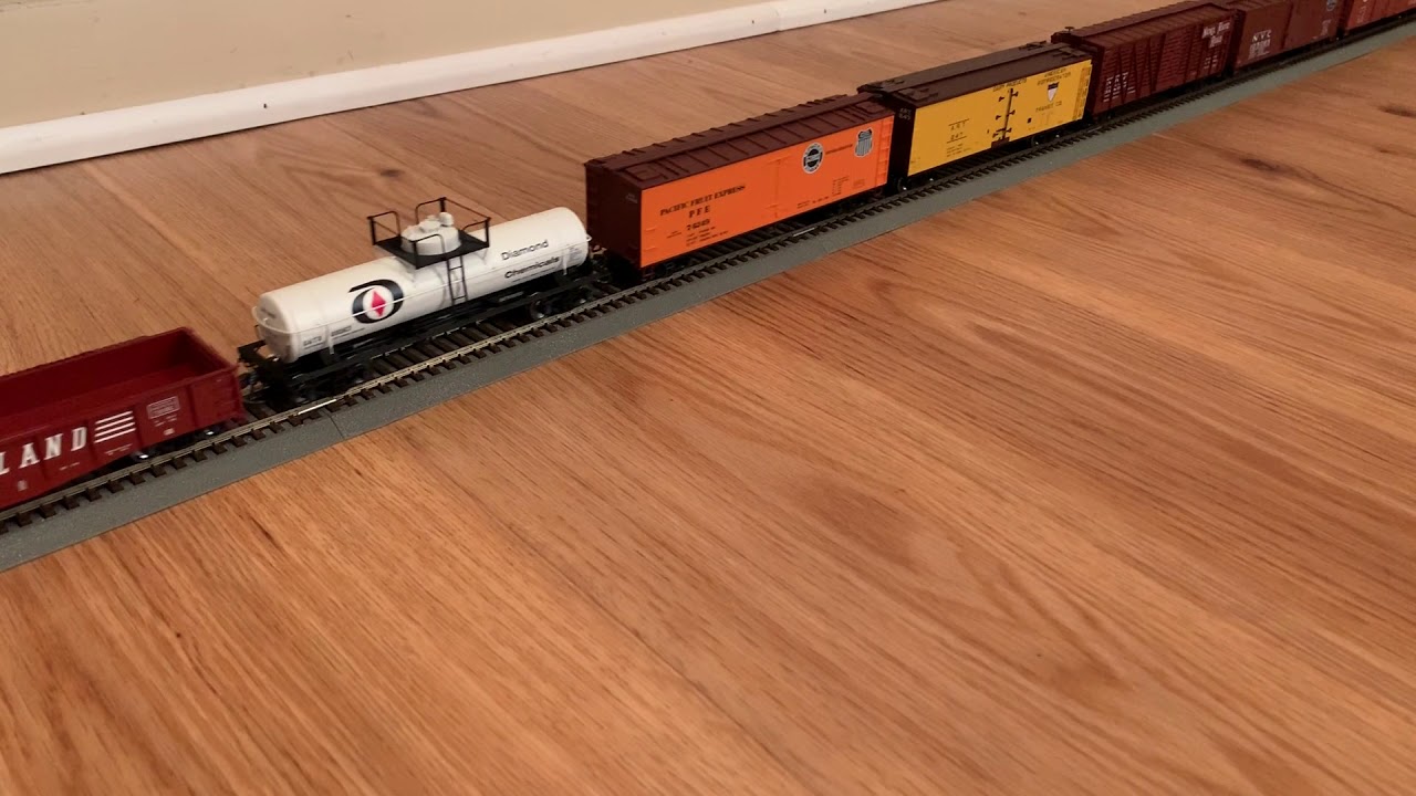 DIVISION POINT MODELS HO NICKEL PLATE ROAD 779 - YouTube