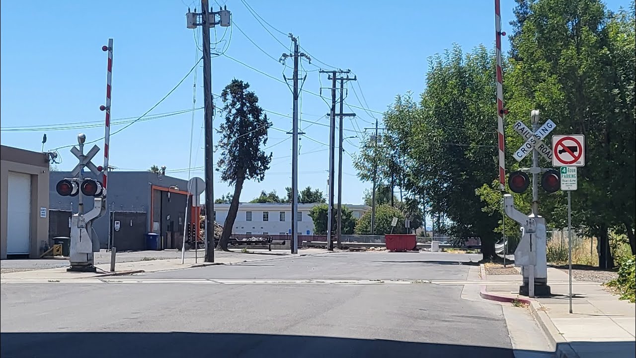 A tour of a bunch of vintage railroad crossings. - YouTube