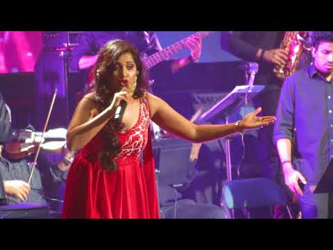 Zoobi Doobi Shreya Ghoshal Live (3 Idiots)