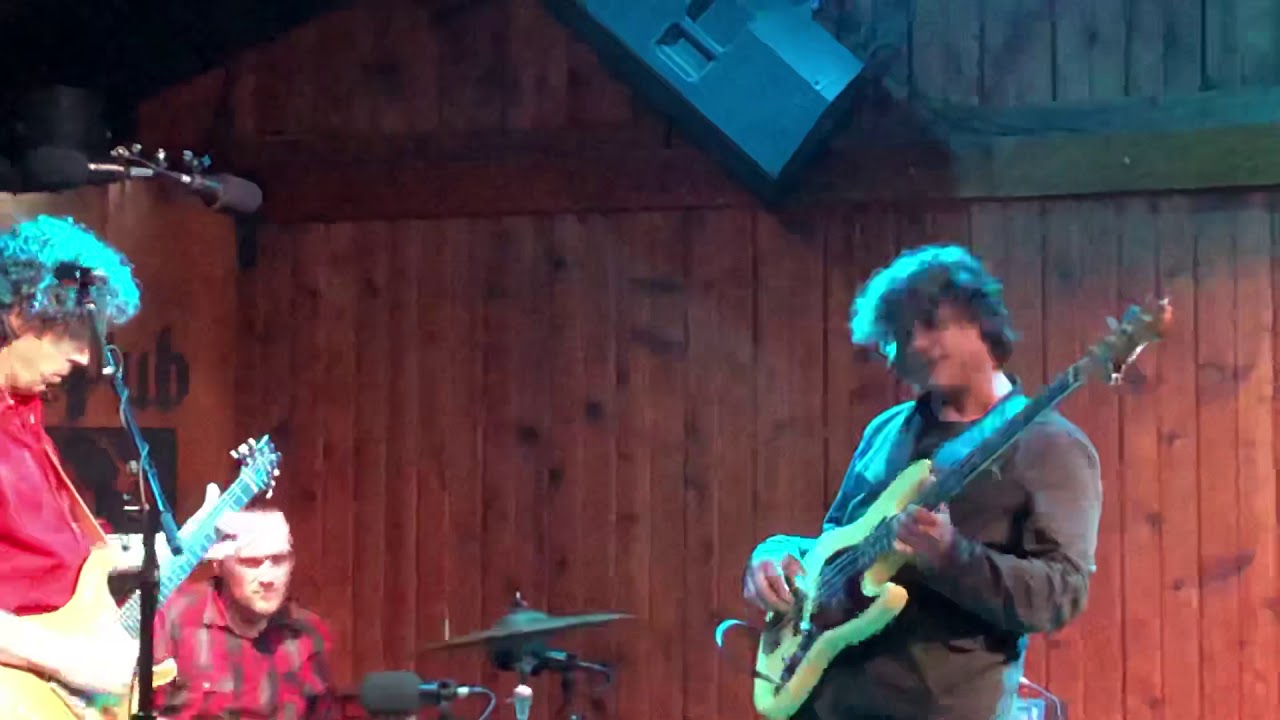 Chris Maresh solo - YouTube