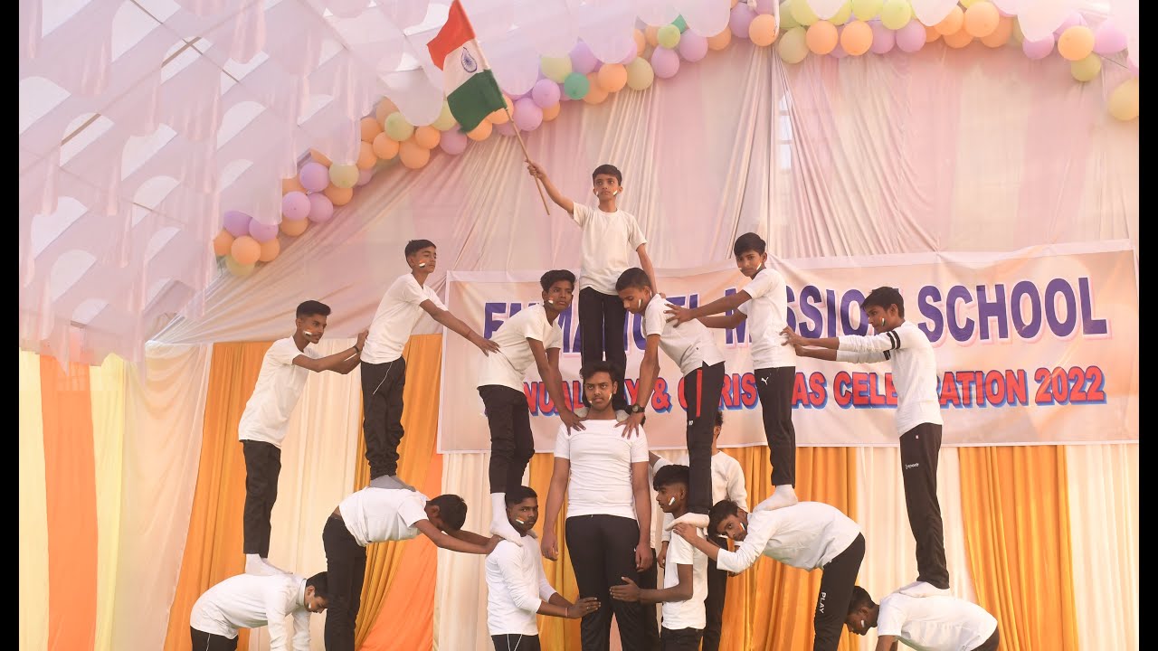 Human Pyramid Formation - YouTube