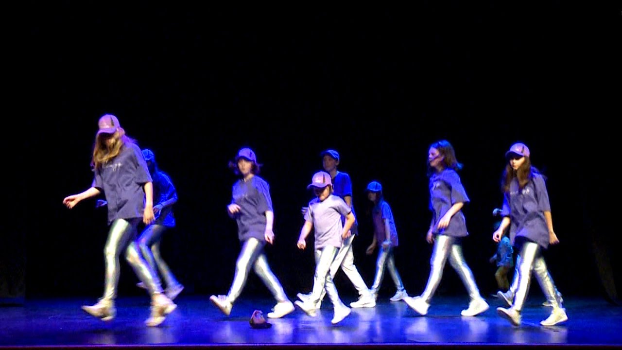 HAPPY FEET DANCE SHUFFLE (video 1920x1080) - YouTube Music