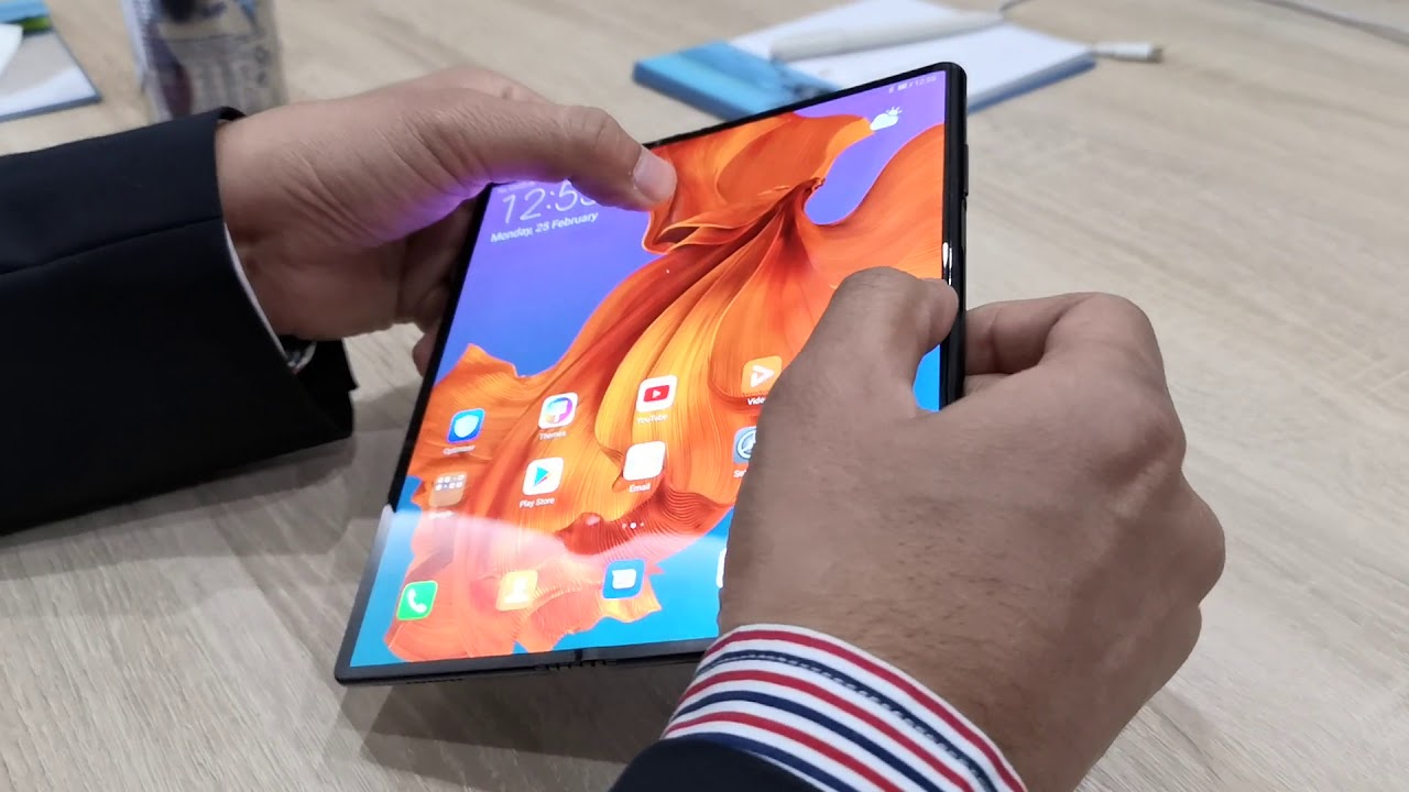 Huawei Mate X hands-on Techblog.gr MWC 2019 - YouTube