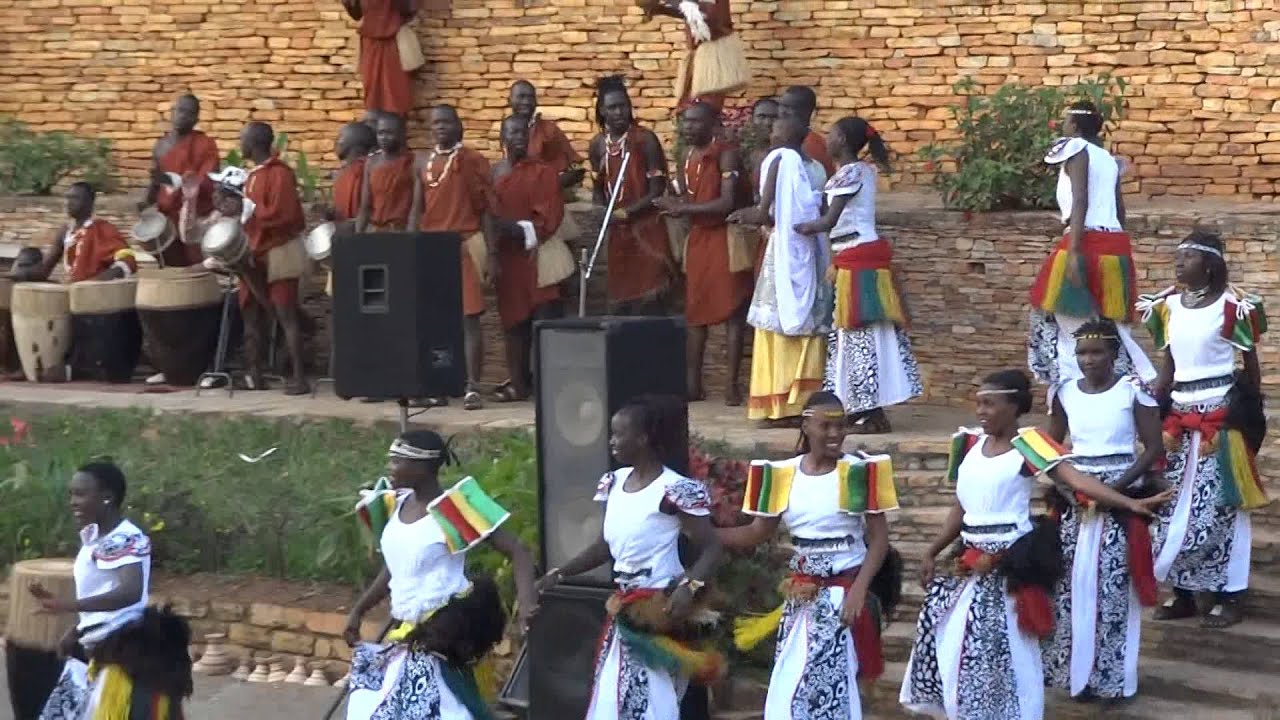 NDERE DANCE TROUPE - BAGANDA LADY DANCERS ARRIVE - YouTube