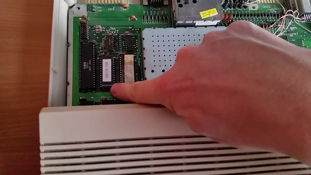 Booting GEOS 128 with GEOS Function ROM on a Commodore 128 - YouTube