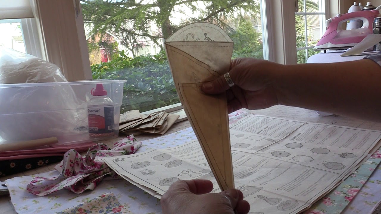 Cutting out Simplicity 8532 and advice for getting through this - YouTube