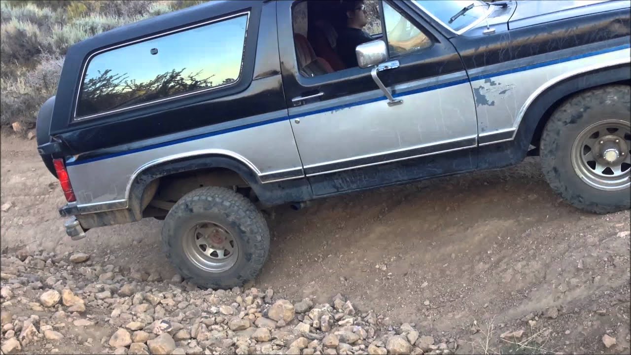 1986 Bronco XLT 351W 4 Wheeling stock - YouTube