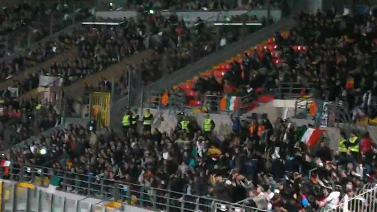 Mexican wave - YouTube