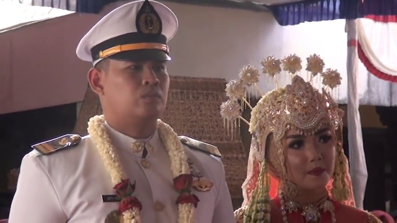 Manten dengan iringan Pedangpora STIMART AMNI Semarang - YouTube