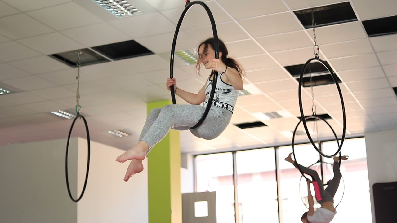Aerial Hoop i Pole Dance - YouTube