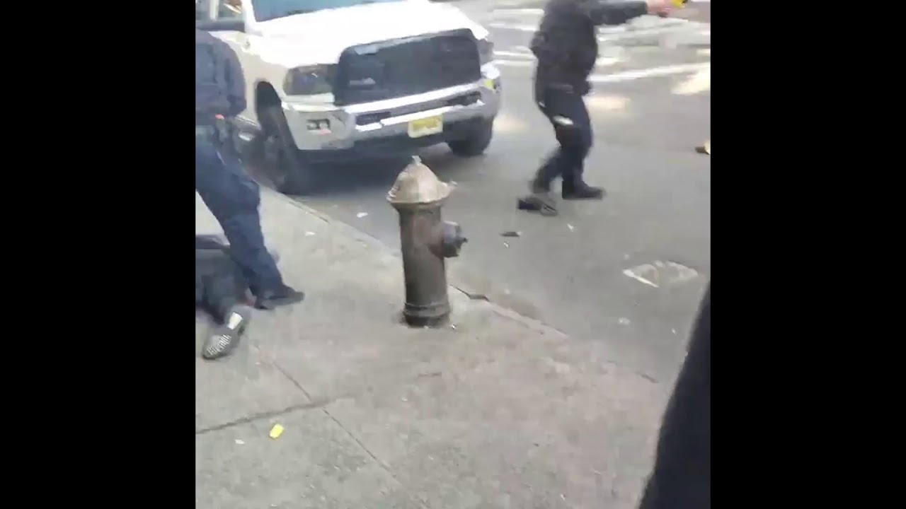 52 Pct. - NYPD Officer Gets Snuffed By Civilian - YouTube