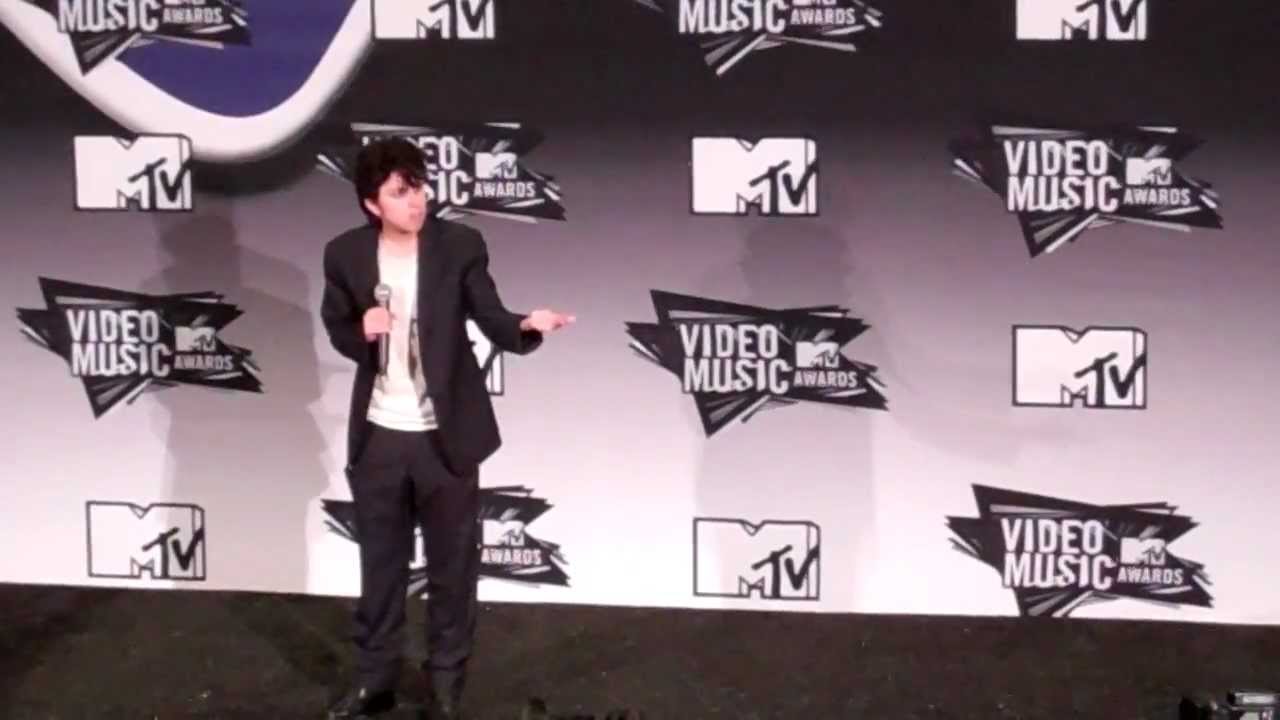 Lady Gaga Backstage at MTV Video Music Awards as Joe Calderone (2011 ...