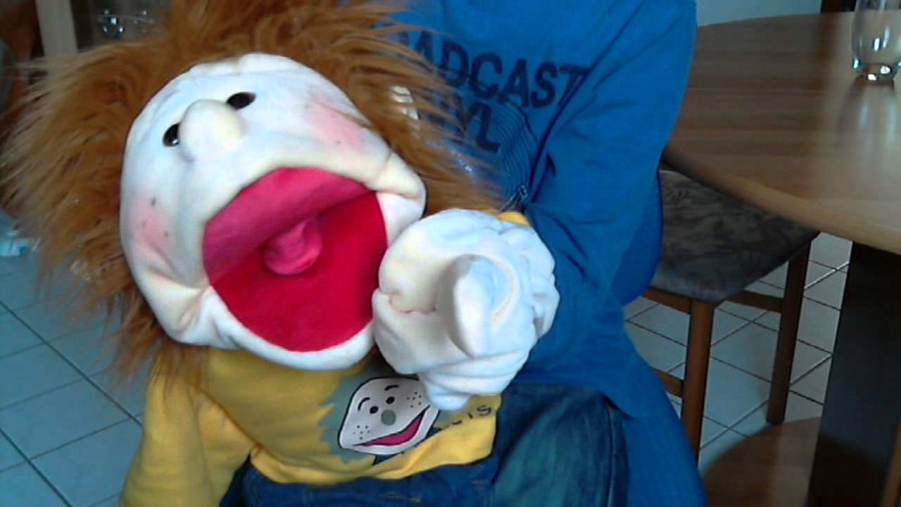 Living Puppets Fabian singt:Gangnam Style - YouTube