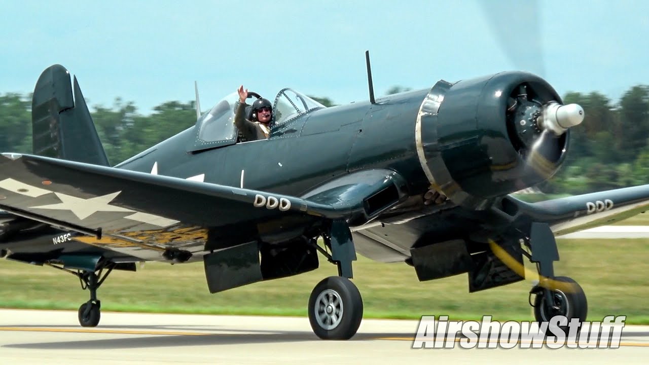 F4U Corsair Aerobatics- No Music! - Thunder Over Michigan 2022 - YouTube