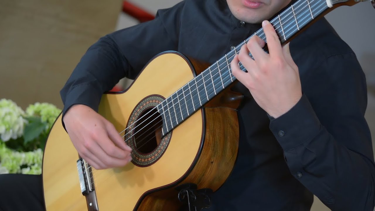 Francisco Tárrega - Recuerdos de la Alhambra played by Noah Plota - YouTube