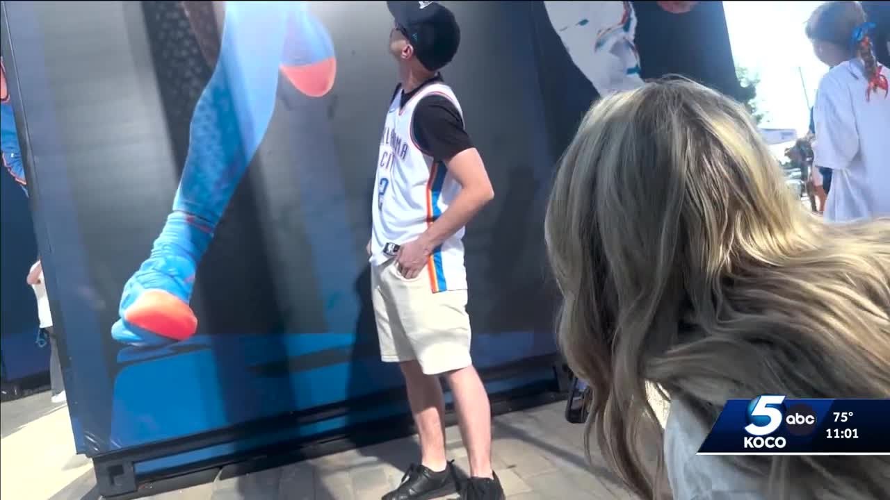 Swiss fan fulfills dream of visiting Oklahoma City for Thunder game - YouTube