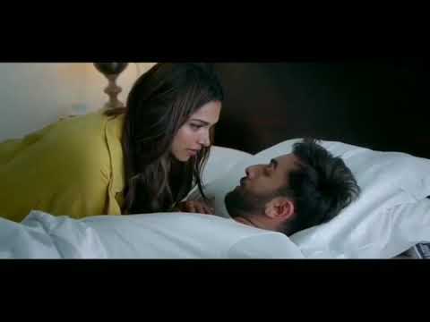 Deepika and ranbir kissing scene video||hot kissing video