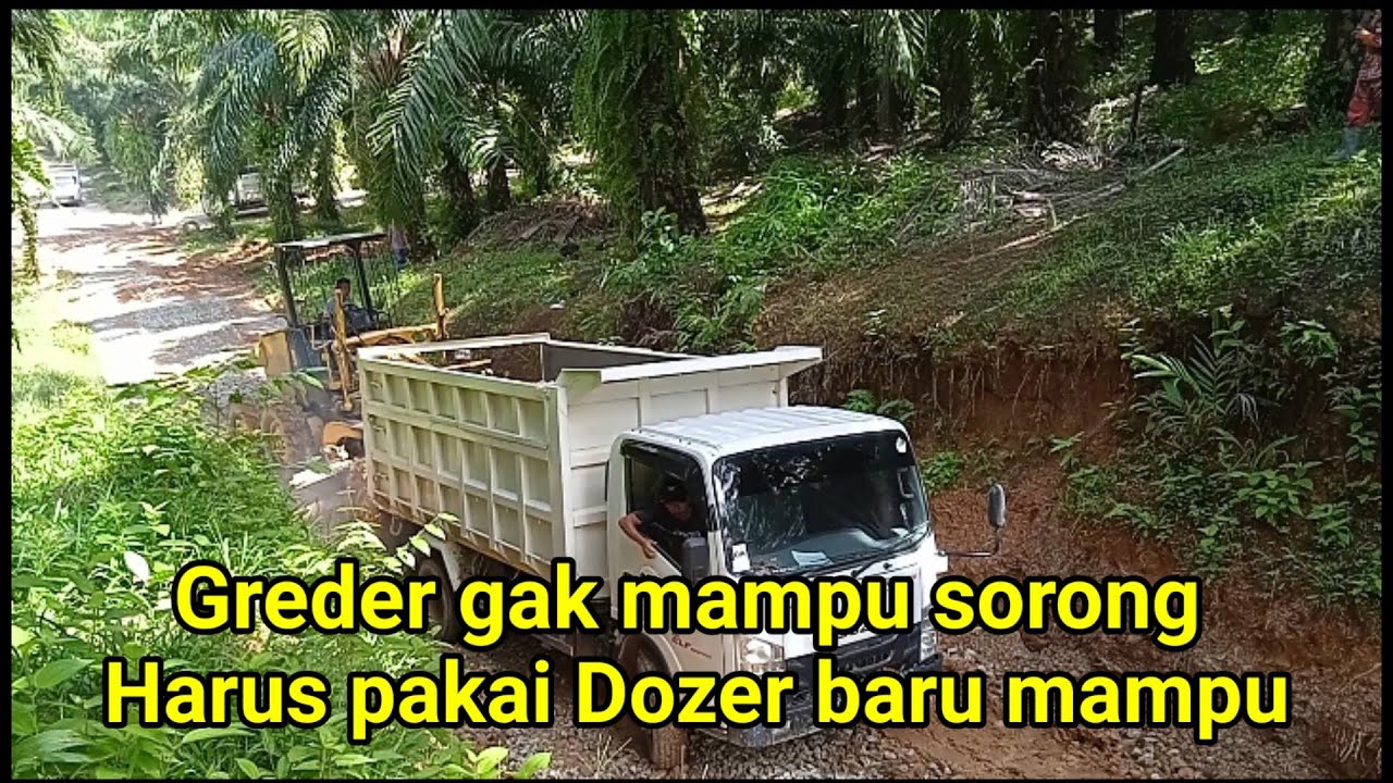 Truk batu amblas di bantu Grader dan Dozer - YouTube