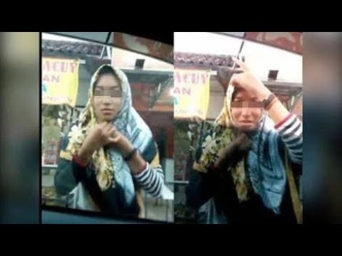 HEBOH..! Mau Benerin Hijab di Kaca Mobil? Pastikan Nasibmu Tak Berakhir Seperti Dedek Gemes Ini. #SG