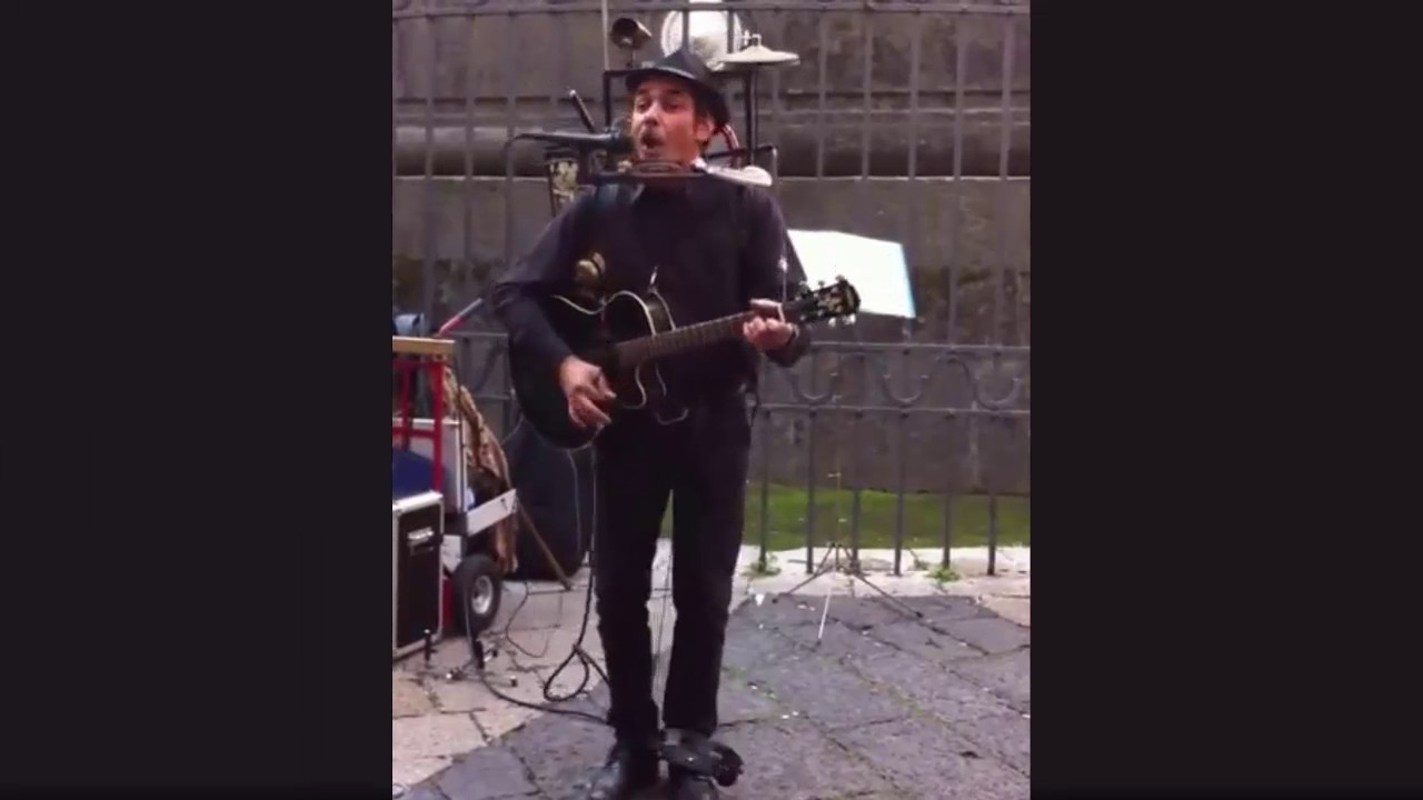 One Man Orchestra - All in One Instrument ! INCREDIBLE - YouTube