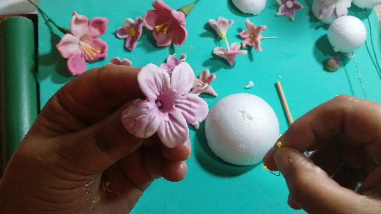 Flores con pasta francesa con poquitas herramientas Sonia R. A. - YouTube