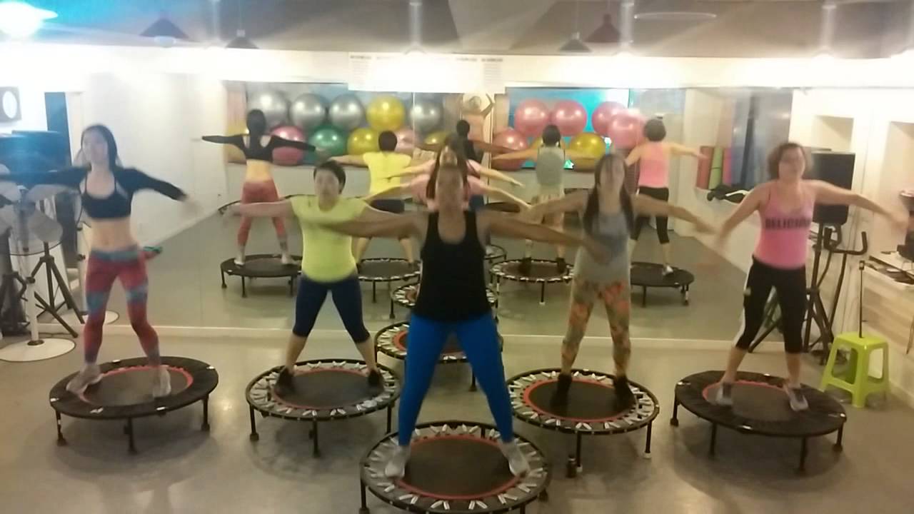 Trampoline-Fit 'BOOM BOOM' - YouTube