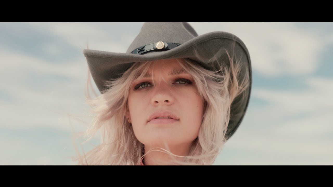 Annelle Staal - "Hindsight Bias" Official Music Video - YouTube