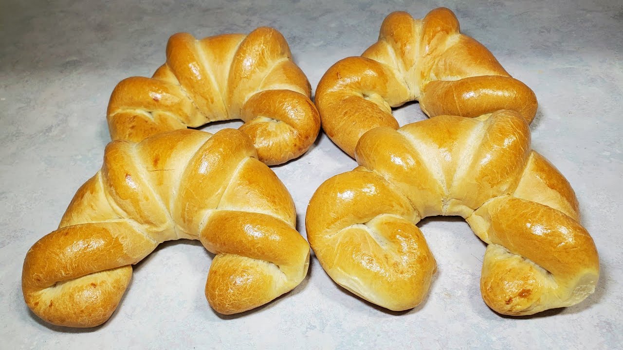 Como hacer estos deliciosos cuernos de sal rellenos De queso - YouTube