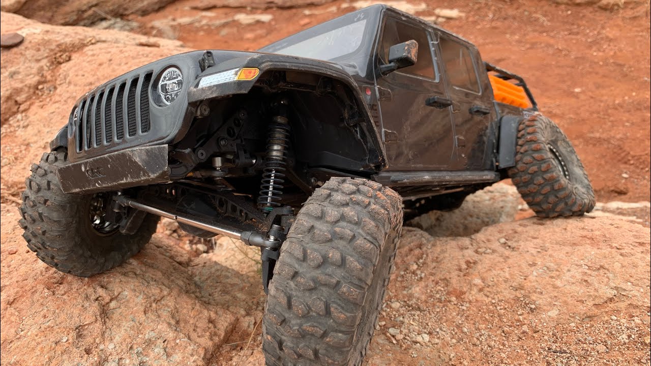 Dinosaur Tracks! Gladiator Scx10 III - YouTube