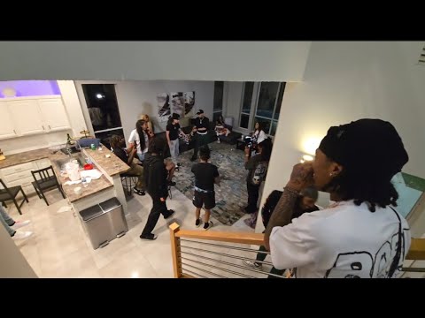 Eli Unique Twitch Live Stream Part 4: The Compact House - YouTube