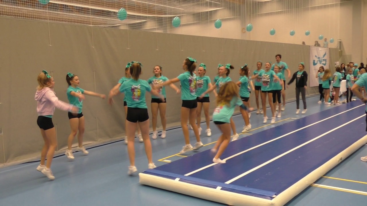 Warm-up on Evolution Cheer Battle 2016 - YouTube