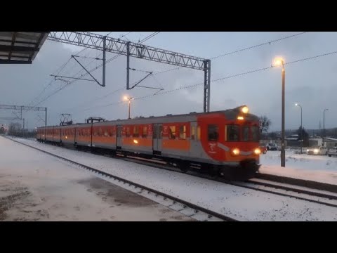 EN57: 1450, 1380, 726, 1367 na stacji Gdynia Chylonia 19.01.2024 - YouTube