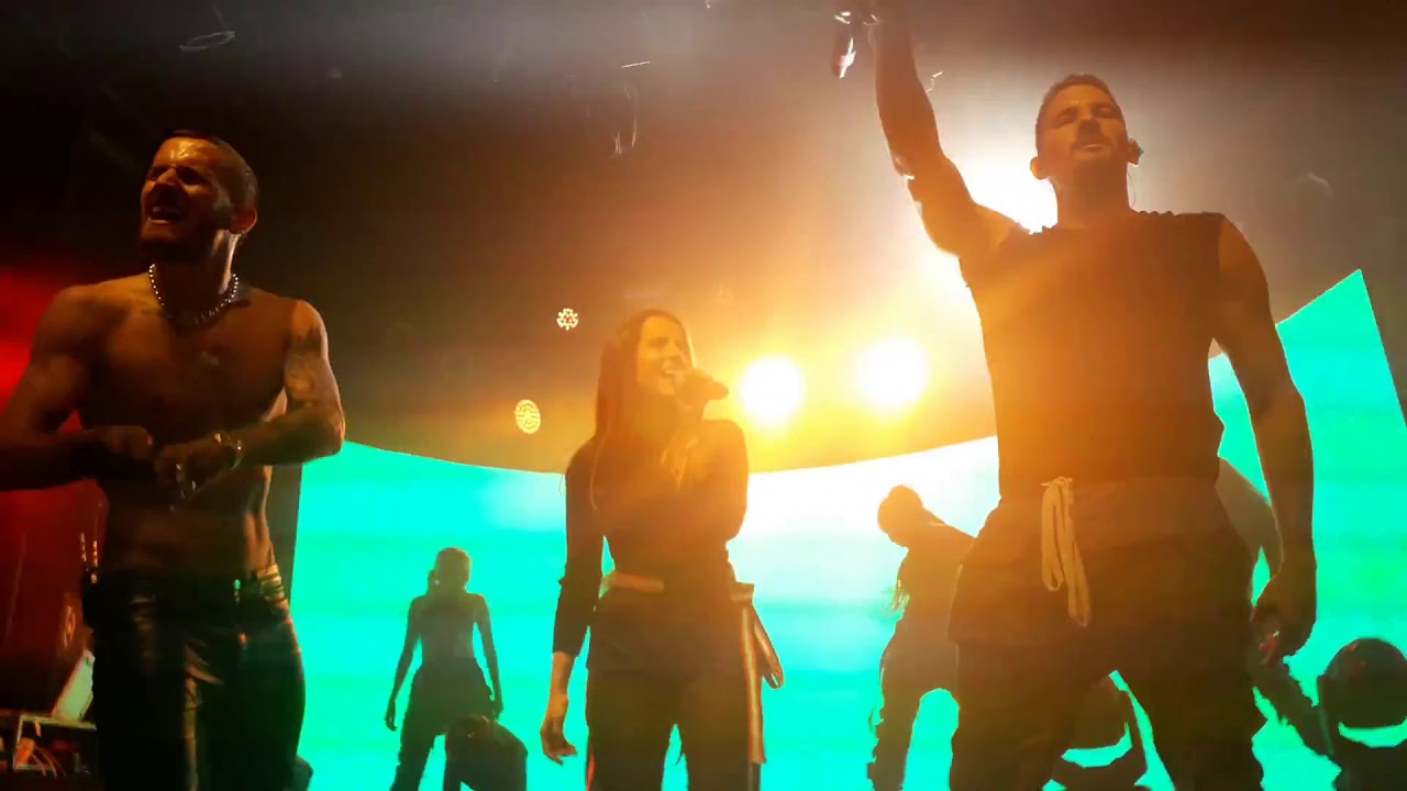 La boca - Mau y Ricky ft. Evaluna (Niceto - 17/10/19) - YouTube