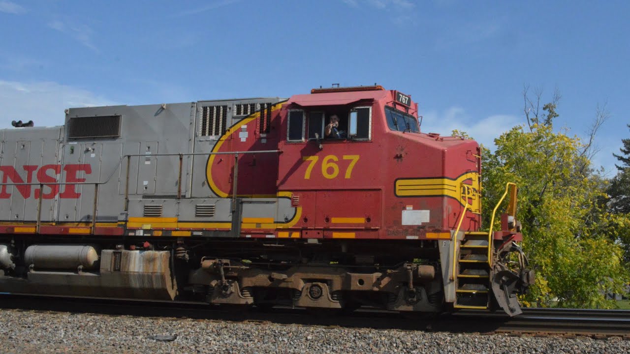 BNSF 767 leads U-EFVCPC with a awesome engineer - YouTube